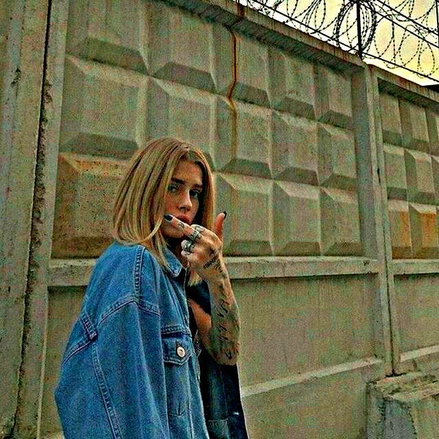 دلم میخواد برم تو خیابون هرکیو دیدم بگم عکس ویسگون